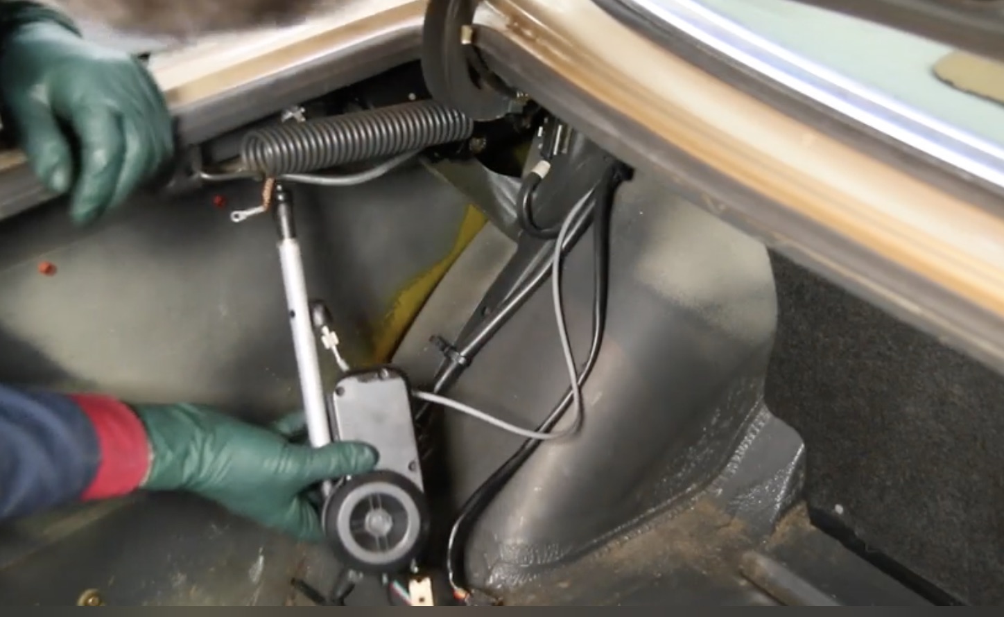 W123 antenna store